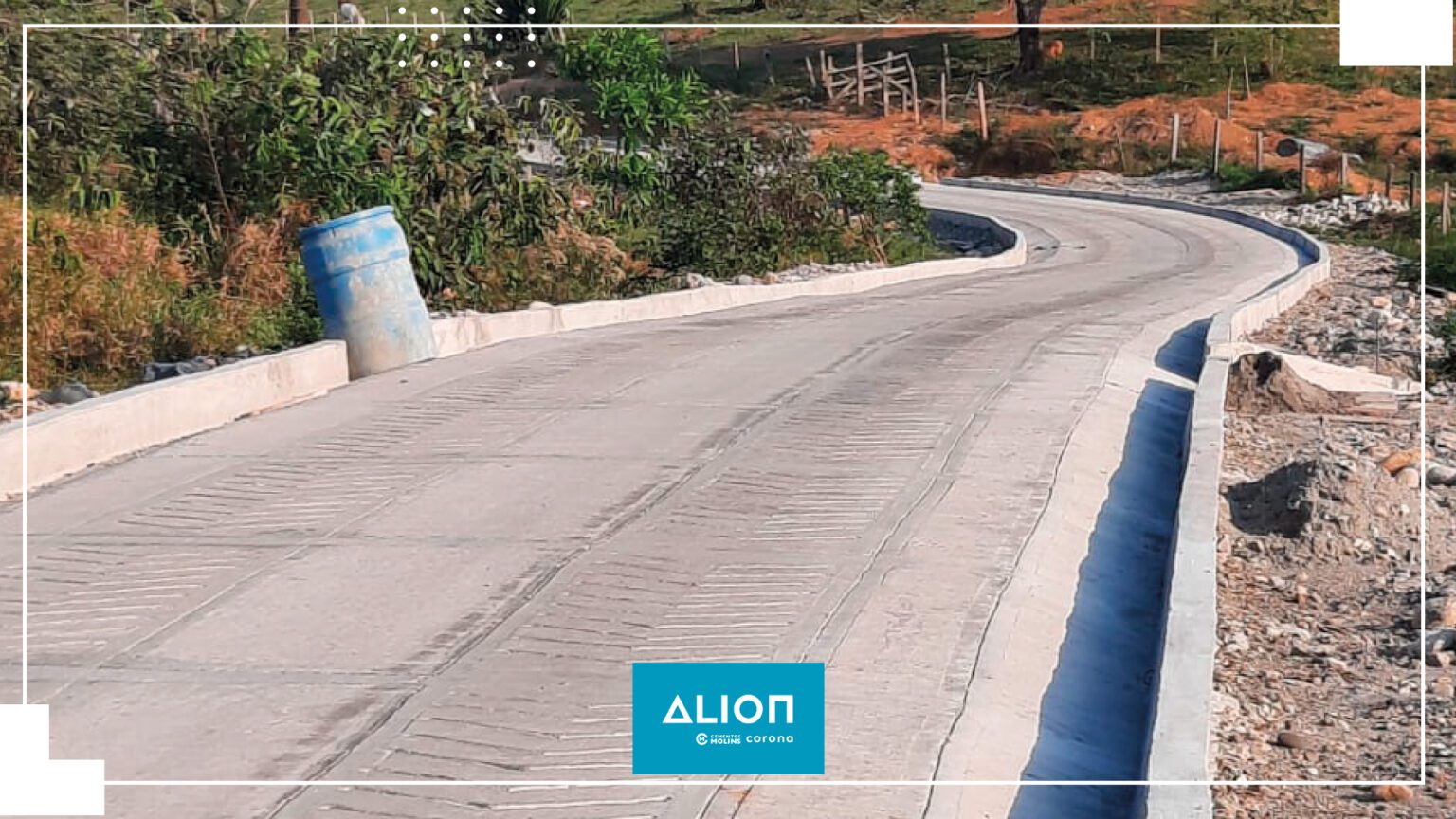 Placa huella: Mejoras de vías rurales con ALIÓN - Cemento ALIÓN